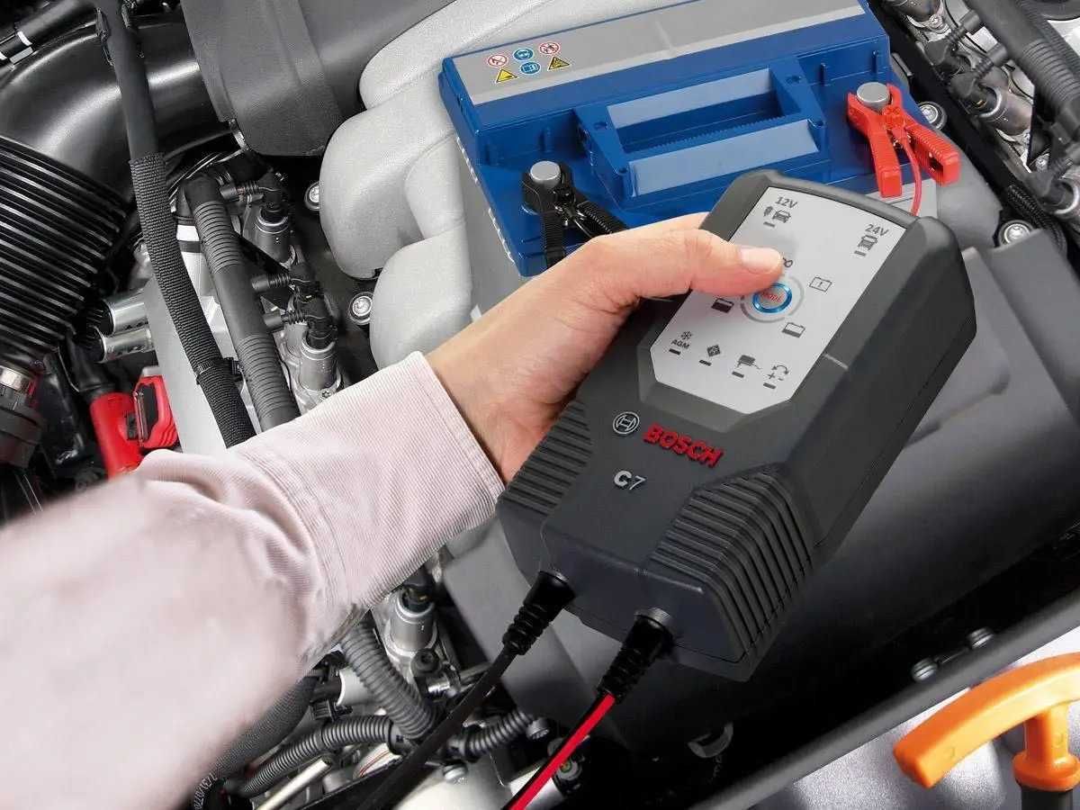 АКЦІЯ Зарядка для аккумулятора BOSCH C7 12/24V зарядне для акб бош с7 ...