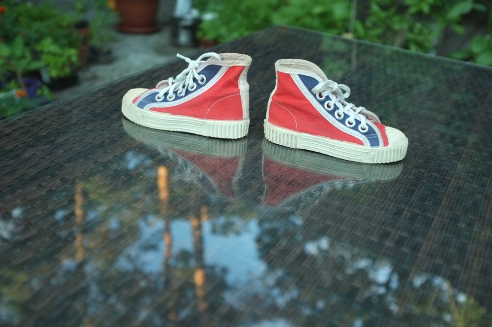 Zestaw zabytkowych dziecięcych butów PRL lata 80-te 1980 kostiumy ...