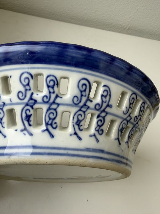Cesta vintage chinesa em porcelana azul e branca com pegas Moscavide E ...