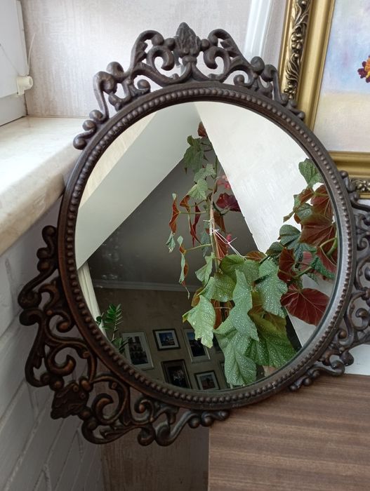 Вінтажне дзеркало в металевій рамі 500 грн Дзеркала для макіяжу Київ на Olx