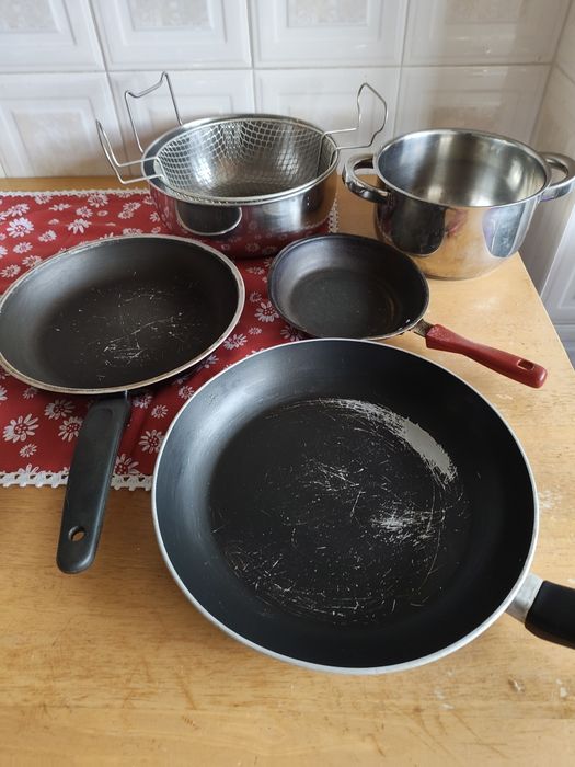 Trem cozinha com frigideiras e panelas Marvila • OLX.pt