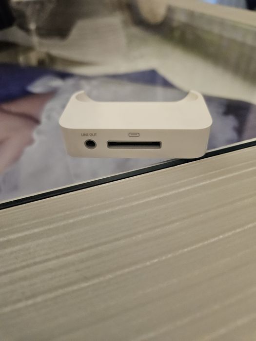 Док-станция Apple Universal Dock (30-pin) для iPod/iPhone: 500 грн. - Зарядні пристрої та док ...