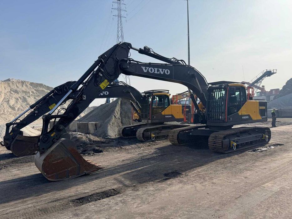 KOPARKI GĄSIENICOWE VOLVO EC220 + EC200 z doświadczonym operatorem ...
