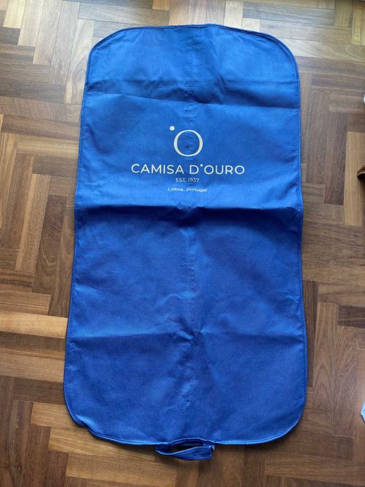 Porta-Fatos Camisa D'Ouro novo (ctt grátis) Estrela • OLX Portugal