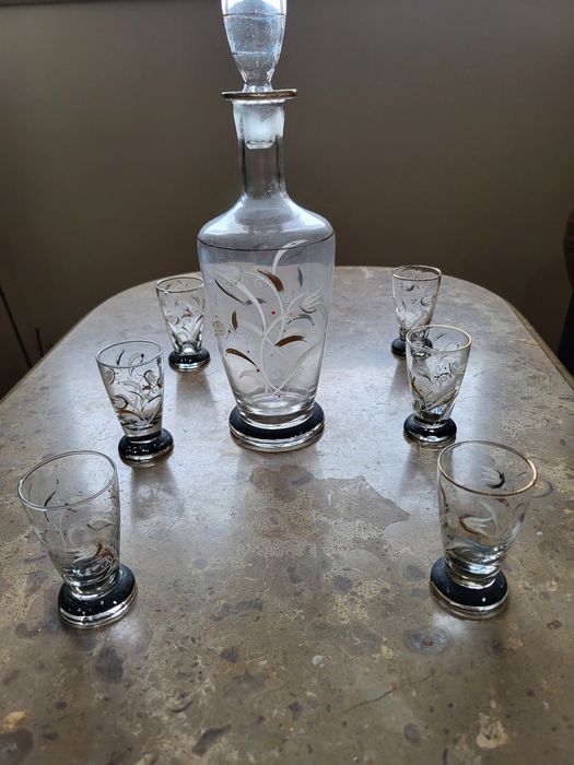 Serviço de Vinho composto por garrafa antiga e 6 copos Caldas Da Rainha ...