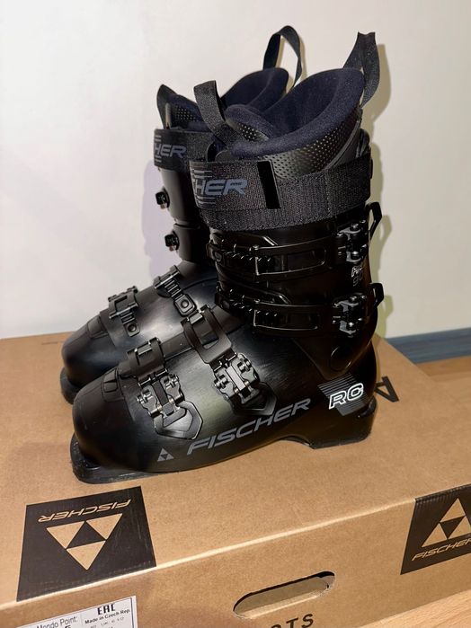 Buty narciarskie FISCHER RC 90 BLACK HV 25.5 model 2026 PRAWIE NOWE ...