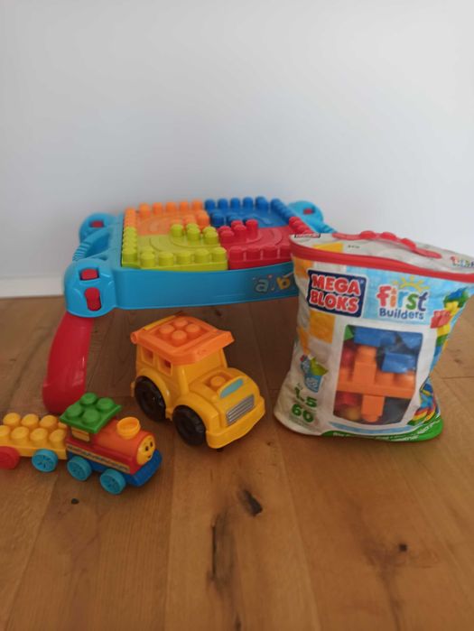 Klocki Mega Bloks, zestaw ponad 60 klocków, 3 pojazdy oraz stolik ...