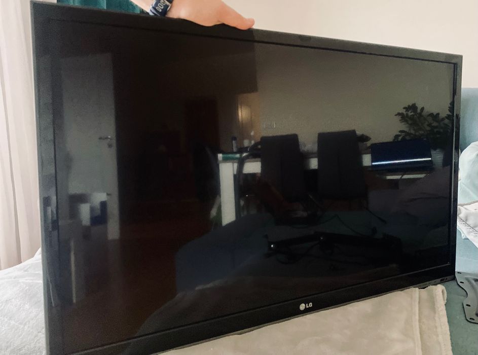 Telewizor LG - 37” wraz z uchwytem na ścianę Warszawa Żoliborz • OLX.pl