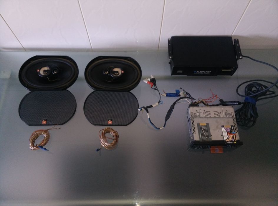 Blaupunkt auto-rádio e carregador de 10 CD's + colunas JBL 3 vias ...