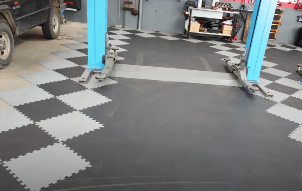 Piso em PVC para oficinas e stands Coruche • OLX Portugal