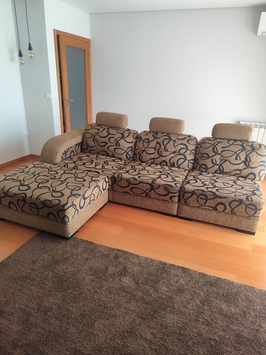 Sofa 3 lugares com chaise Carapeços • OLX.pt