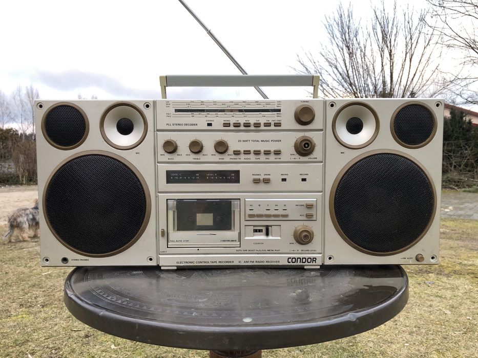 Radio CONDOR - obudowa bez uszkodzeń. Szamotuły • OLX.pl