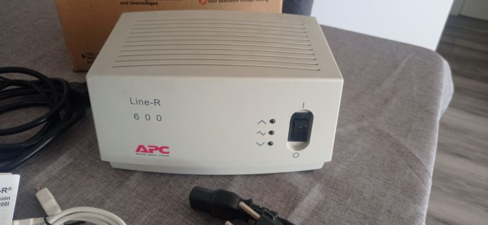 Estabilizador / Regulador de Tensão APC Line-R 600 antigo Conceição E ...