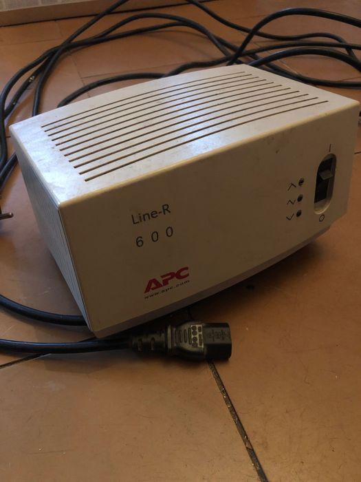 Блок безперебійної роботи компʼютерів UPS APC LINE R 600.: 1 100 грн ...