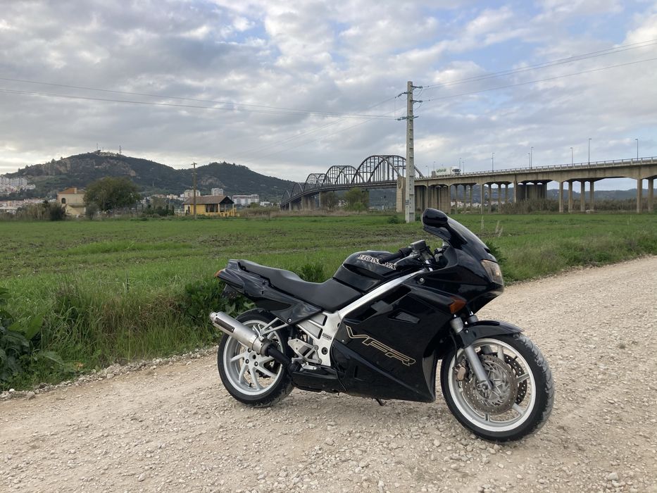 HONDA VFR 750 r36 Estrela • OLX.pt