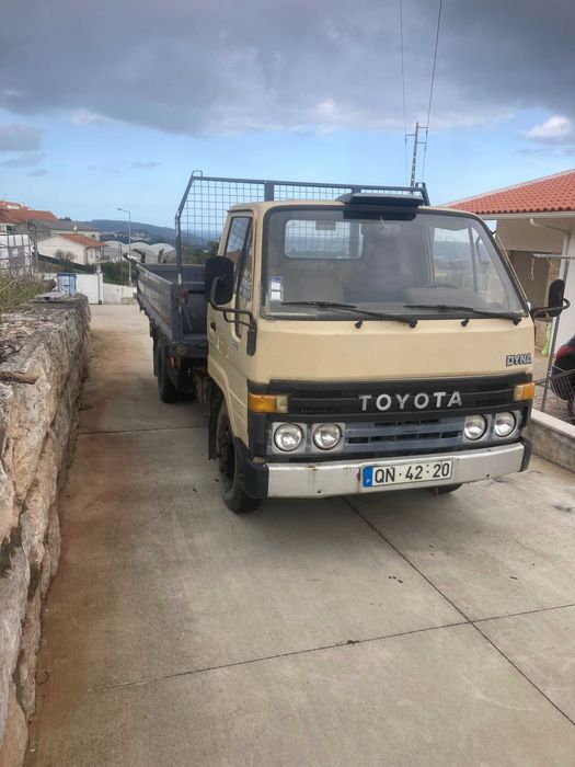 Toyota Dyna 250 com caixa Basculante Alcobaça E Vestiaria • OLX.pt