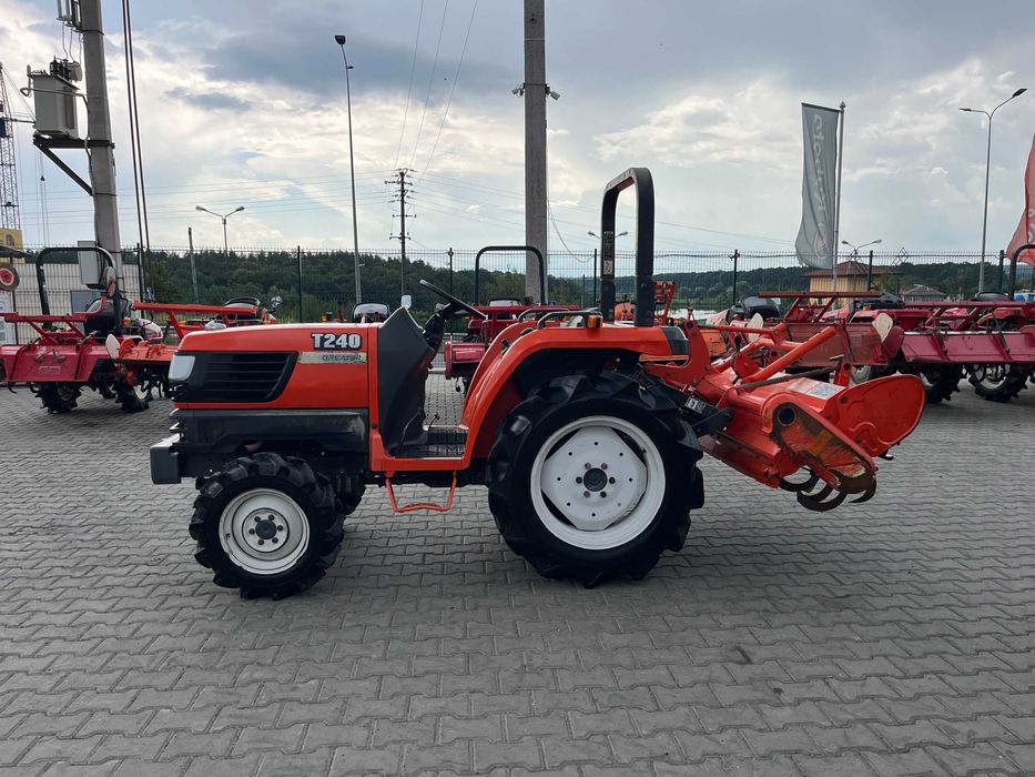 Маневрений міні-трактор Kubota T240: 8 000 $ - Міні-трактор Зарванці на Olx