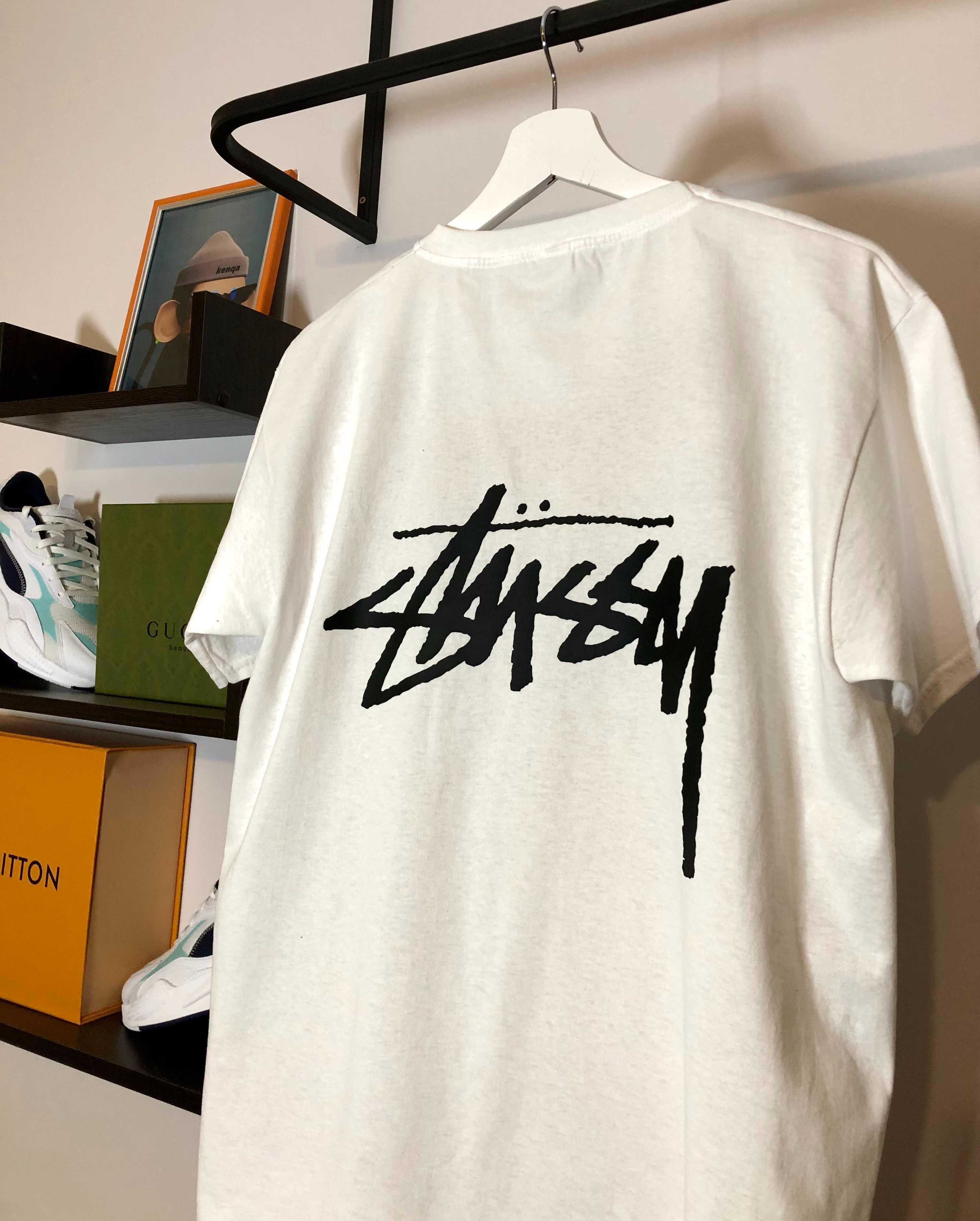 Футболка Stussy (білого кольору): 415 грн. - Футболки Вінниця на Olx