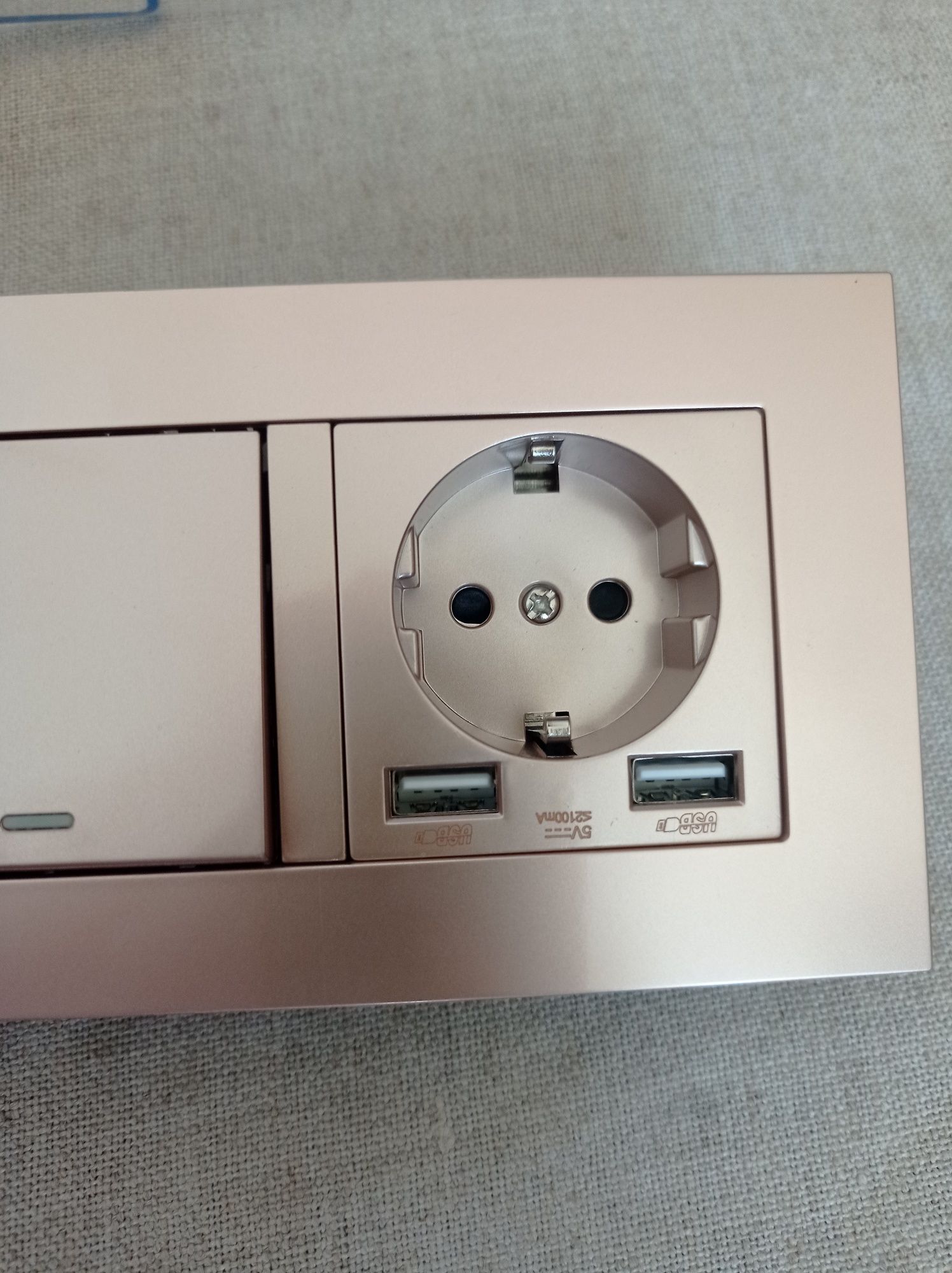 Настенные розетки с выключателем и USB портом: 220 грн. - Електрика ...