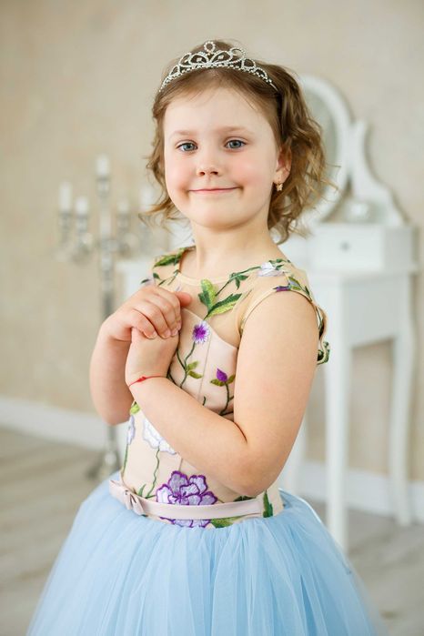 Сукня плаття платье випуск в садочку на 116/122 мереживо пишна: 1 250 грн. - Одяг для дівчаток ...