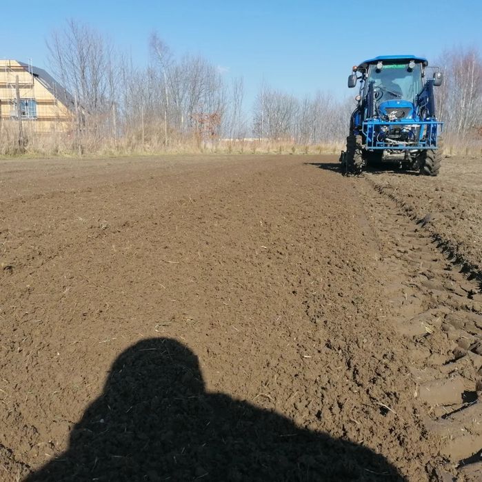 Niwelacja terenu, plantowanie ziemi, siew trawy Śląsk Orzesze Gardawice ...
