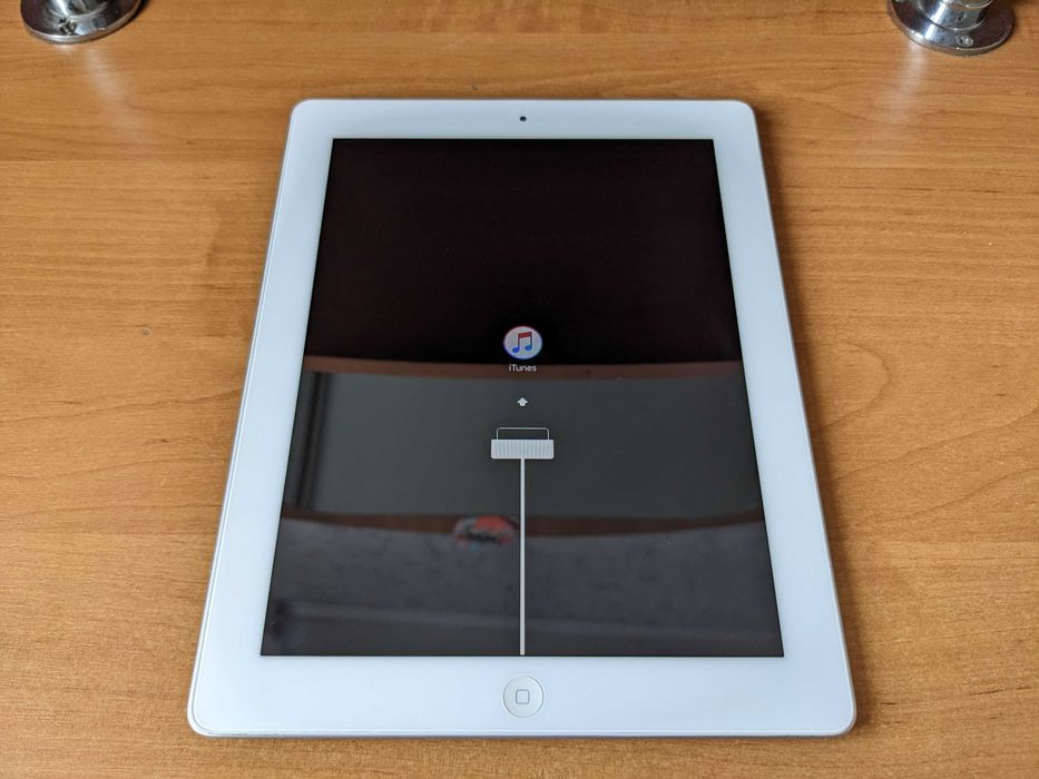 Планшет Apple iPad 2 A1396 64GB Wi-Fi+3G: 700 грн. - Планшетні комп'ютери Кінецьпіль на Olx