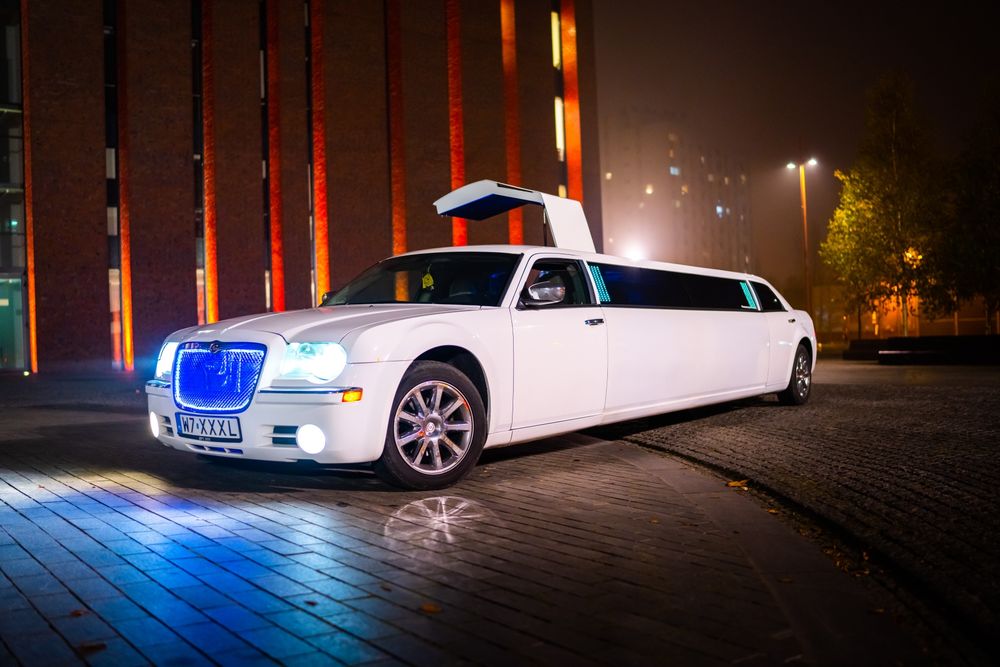 Wynajem Limuzyn/ jedyne limuzyny na Śląsku złota i różowa/ limuzyna ...