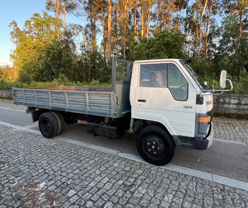 Toyota dyna 250 Tri basculate ligeira Muro • OLX.pt