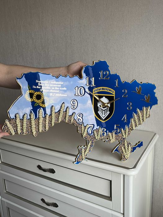 Годинник Мапа України з індивідуальним дизайном епоксидна смола 3 980 грн Витвори майстрів