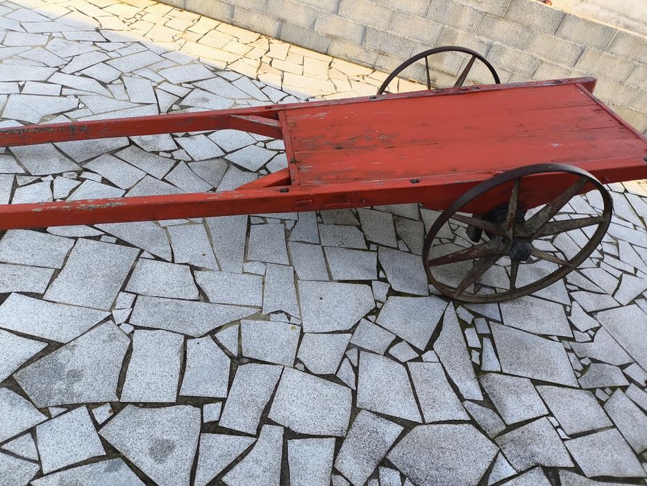 Carroça antiga, muito bem conservada Redondelo • OLX.pt