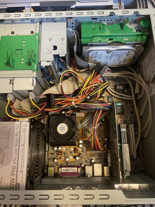 Pc Antigo HP Completo c/ monitor Sangalhos • OLX Portugal