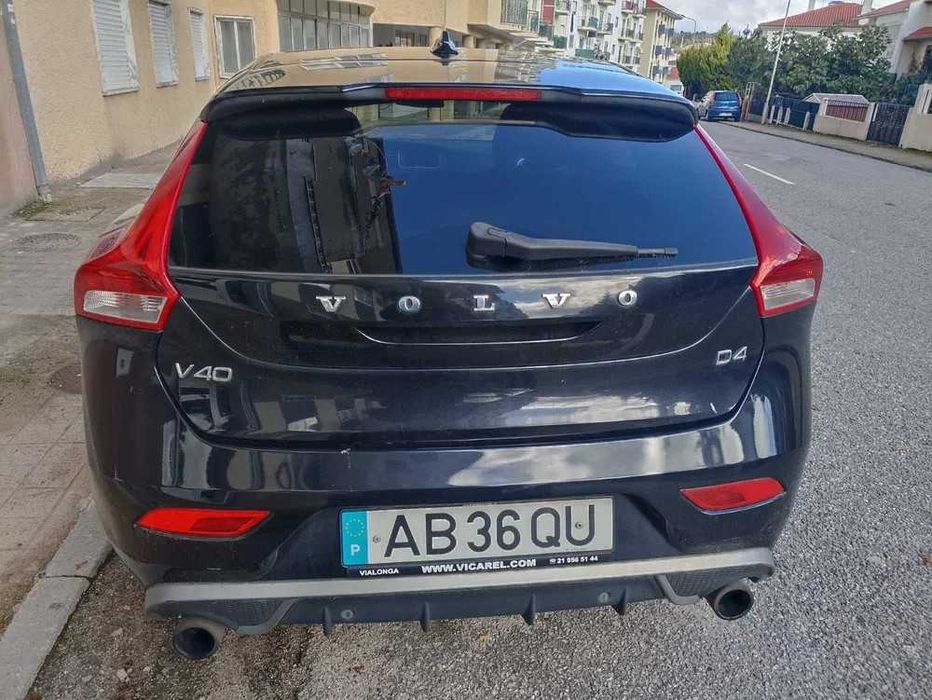 Volvo V40 D4 R-Design Guarda • OLX.pt