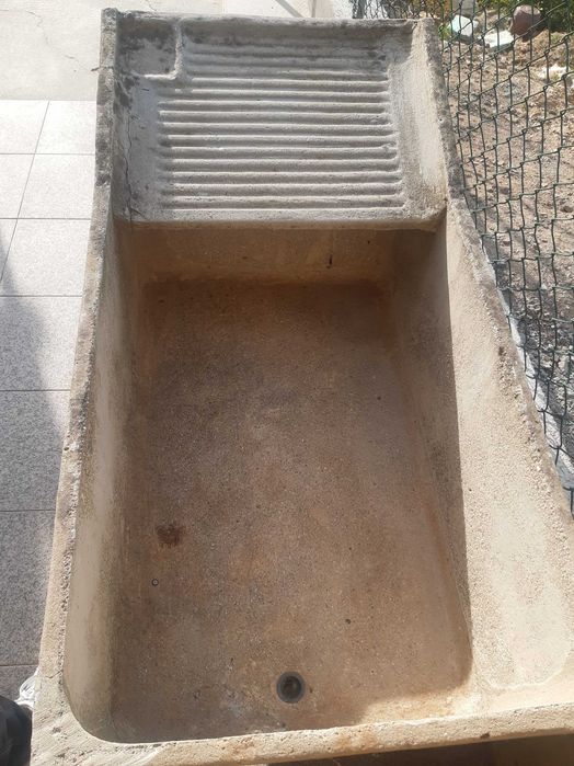 Tanque de lavar roupa em cimento Padim da Graça • OLX Portugal