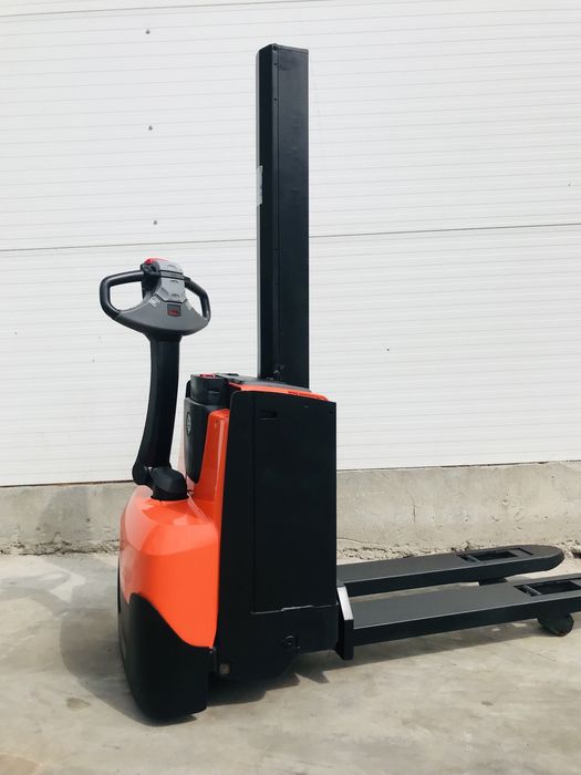 BT / TOYOTA SWE080L paleciak elektryczny z masztem do zaladunków Kalisz ...