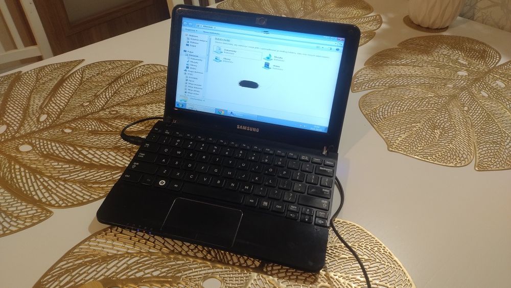 10" Laptop samsung NC110 Intel Atom 1.66GHz 1 GB RAM Wi-Fi Bluetooth ...