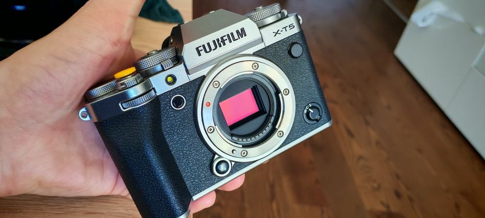 Fujifilm XT5 Fuji XT-5 dodatkowy grip, 3 oryginalne akumulatory Wrocław ...