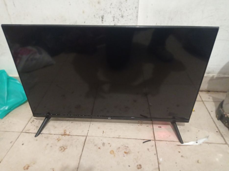Tv smart 32 polegadas nova na caixa Corroios • OLX Portugal