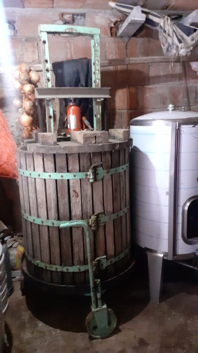 Prensa para uvas hidráulica Sobrado E Bairros • OLX Portugal