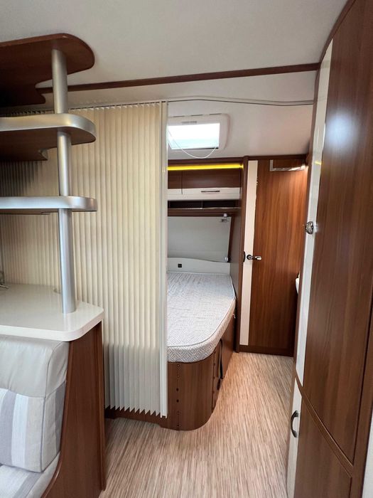 Przyczepa kempingowa Hobby 645 VIP z miejscem na kempingu Sun4Hel ...