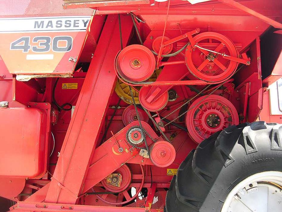 Зерноуборочный комбайн Massey Ferguson 430: 21 000 $ - Комбайн Ровно на Olx