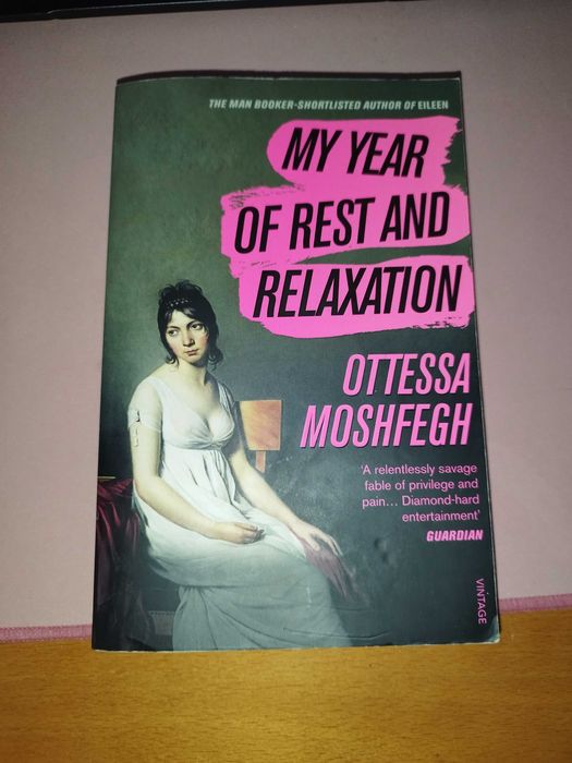Livro My year of rest and relaxation Amora • OLX Portugal