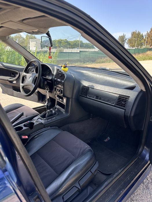 Bmw e36 320i Sedan Pack M Silves • OLX Portugal