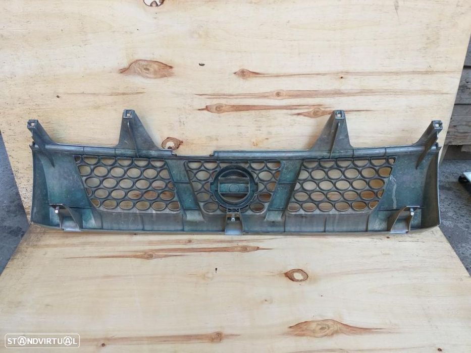 Grelha da frente frontal Nissan Navara D22 ORIGINAL Abraveses • OLX ...