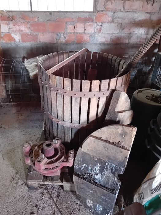 Prensa de uvas sem base Condeixa-A-Velha E Condeixa-A-Nova • OLX.pt