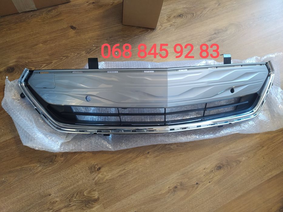 Решітка радіатора гриль Chevrolet Volt 2 23289646 84036280 верх та низ ...