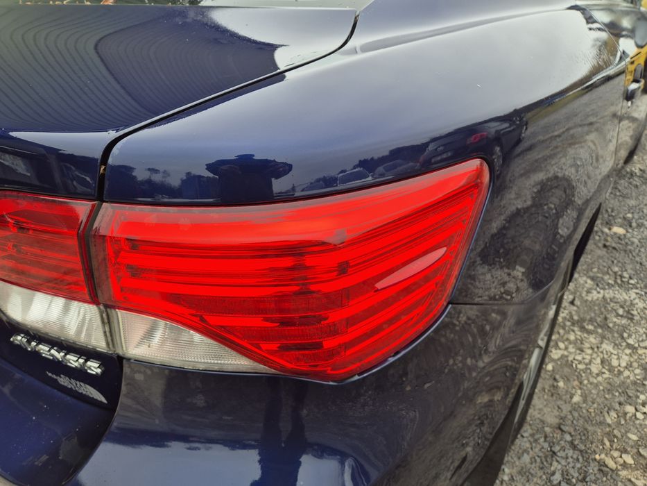 Lampa toyota avensis t27 Skierniewice • OLX.pl