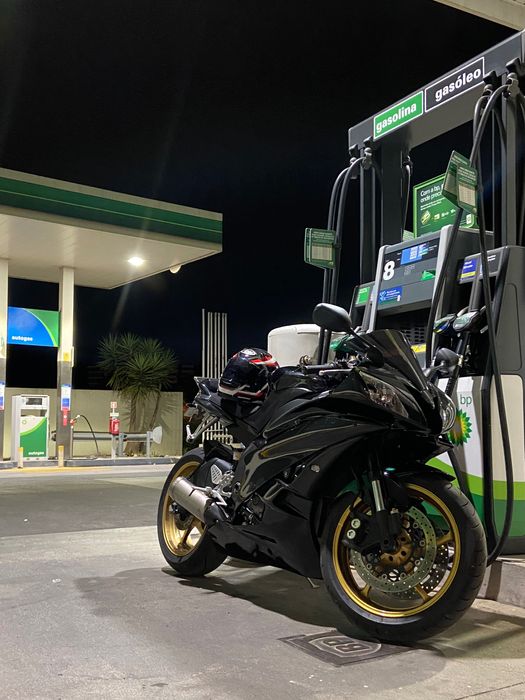 Yamaha YZF - R6 - 2006 - Versão RJ11 - Edição 20000 RPM Portimão • OLX.pt