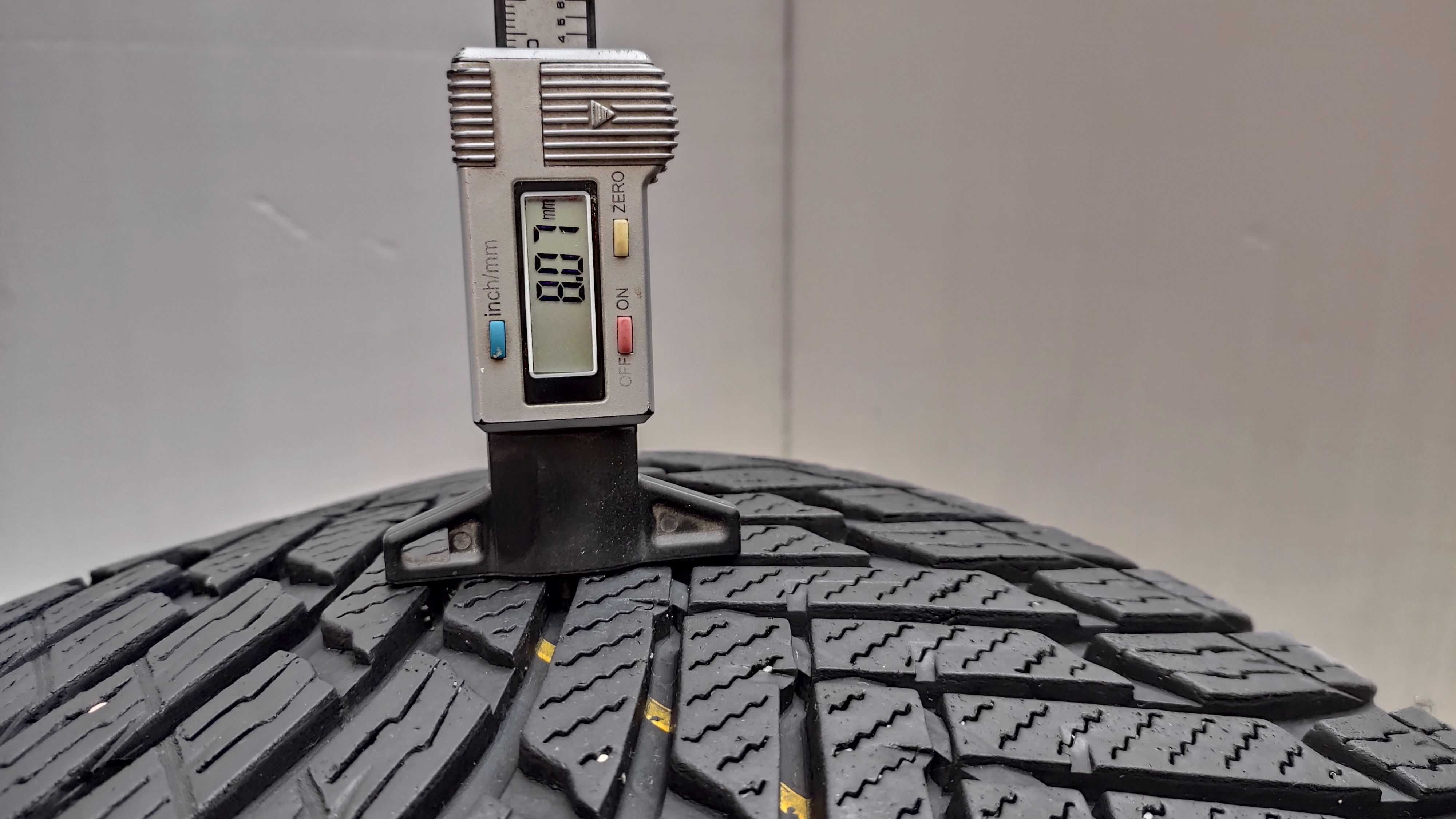Шини 235/55R17 Nokian 8мм. 19.20р. Зима: 2 999 грн. - Автошини Стрий на Olx