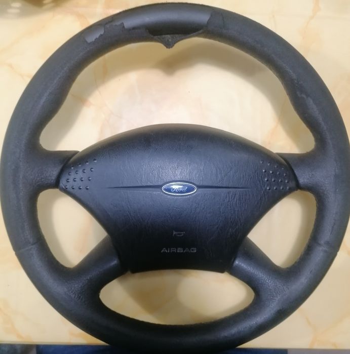 Volante Ford Focus São Felix da Marinha • OLX Portugal