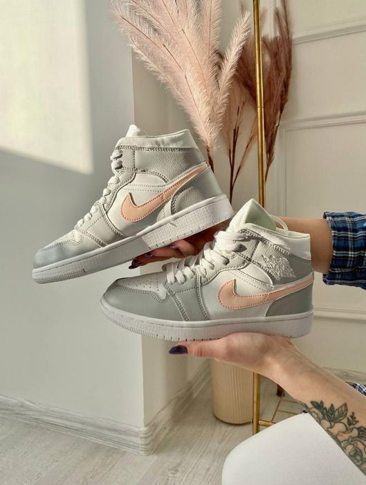 Nike Air Jordan 1 Retro Mid Light Grey Shell Pink кросівки та кеди вис ...